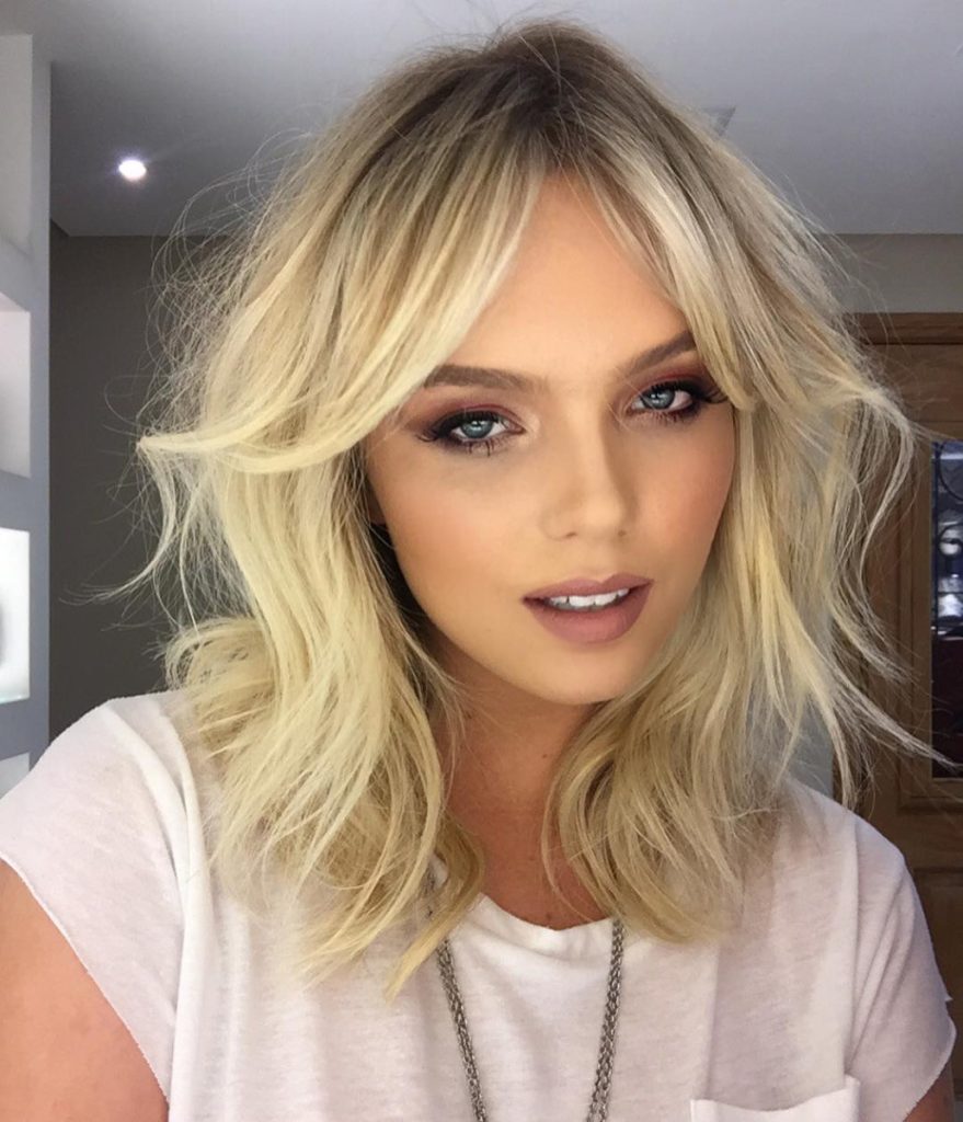 Стрижки и прически для высокого лба, которые скорректируют форму лица и ...